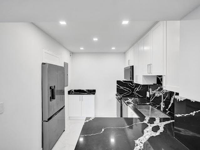 Apartment with pool