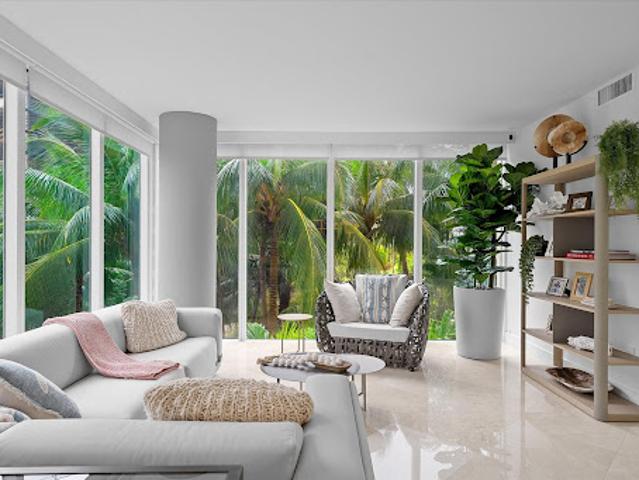 Apartment with pool