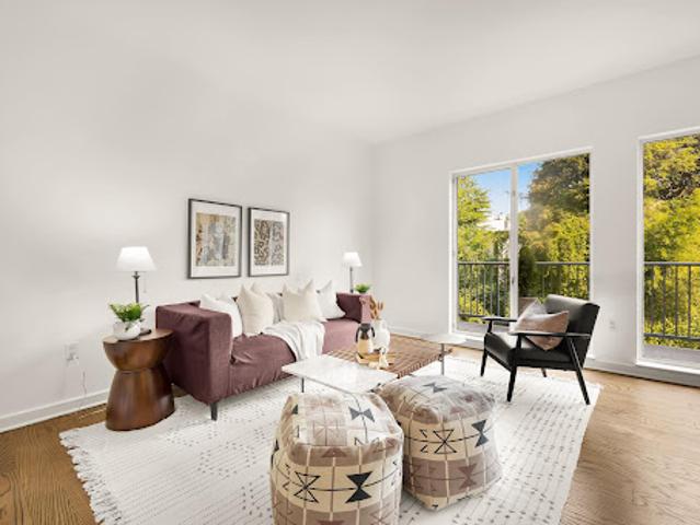 Apartment with pool