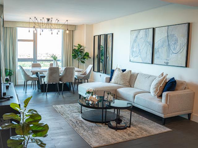 Apartment with pool