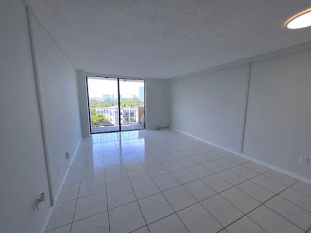 Apartment with pool