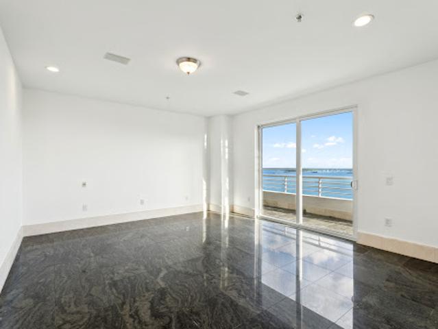 Apartment with pool
