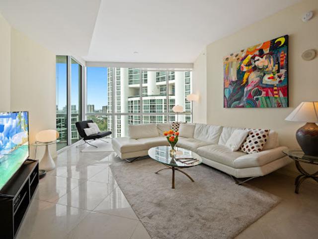 Apartment with pool