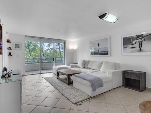 Apartment with pool