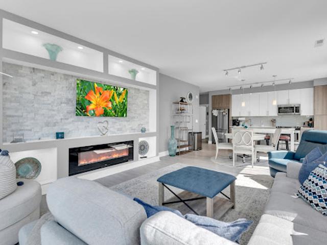 Apartment with pool