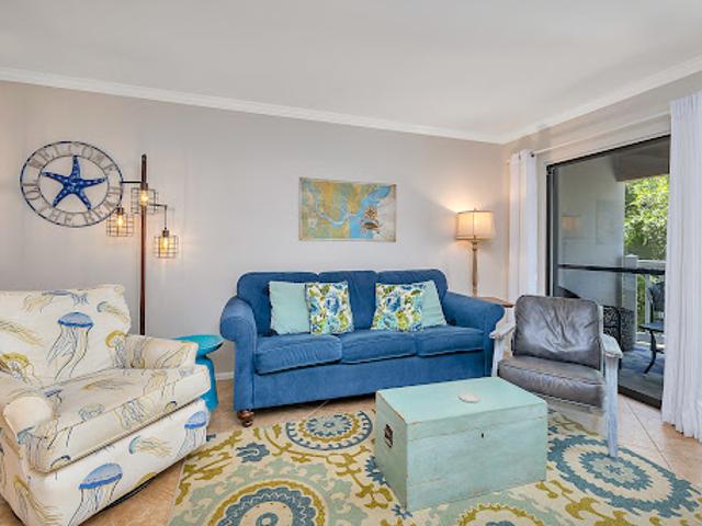 Apartment with pool