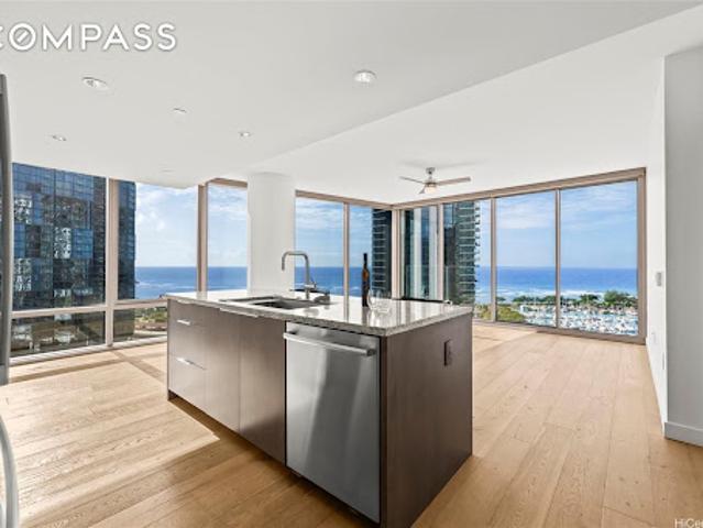 Apartment with pool