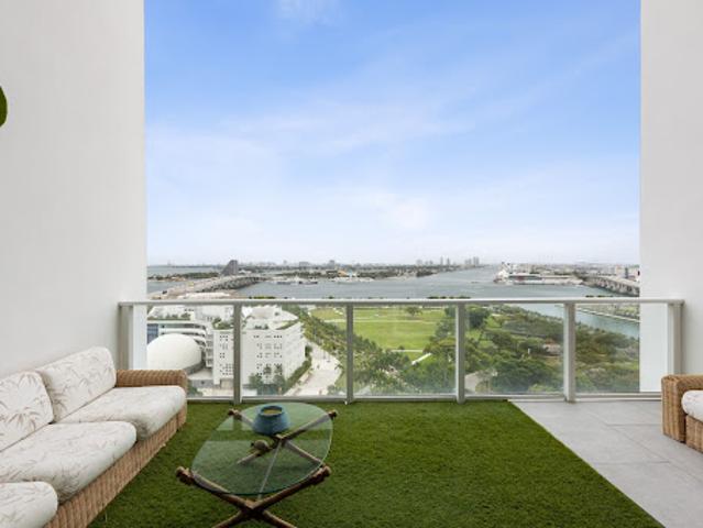 Apartment with pool