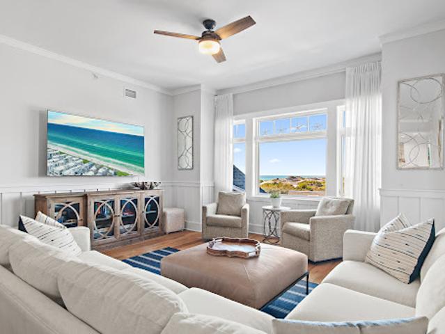 Apartment with pool