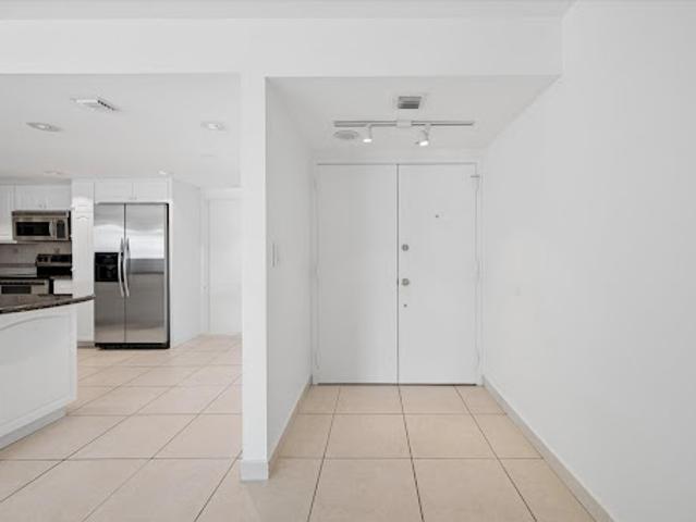 Apartment with pool