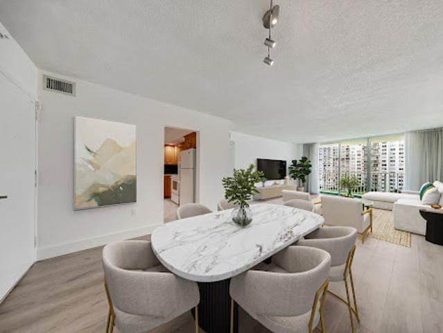 Apartment with pool