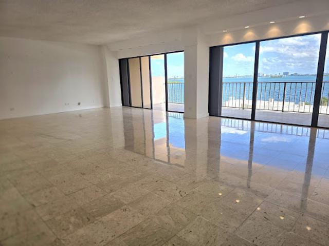 Apartment with pool