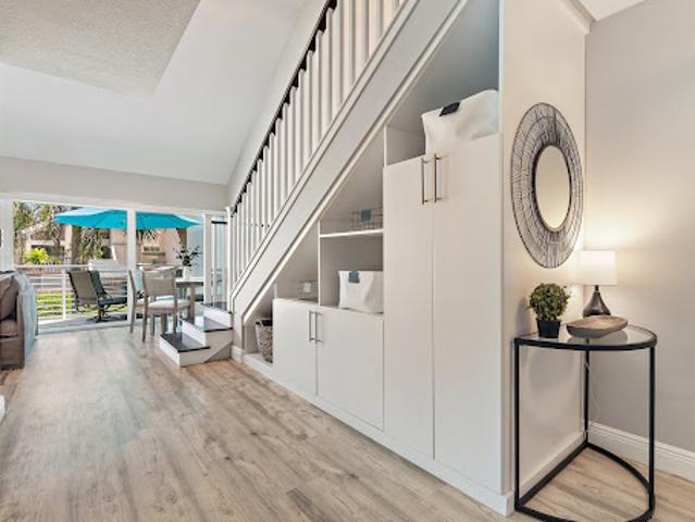 Apartment with pool