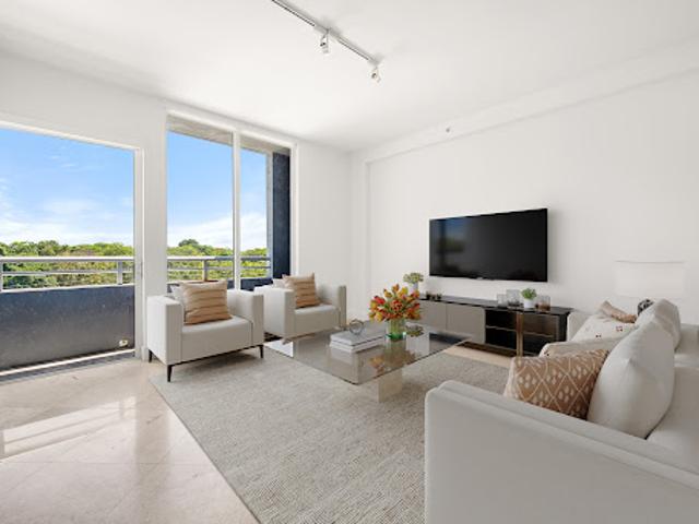 Apartment with pool
