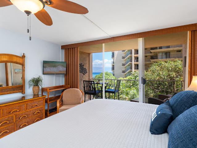 Apartment with pool