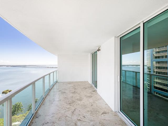 Apartment with pool