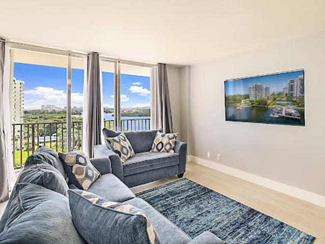 Apartment with pool