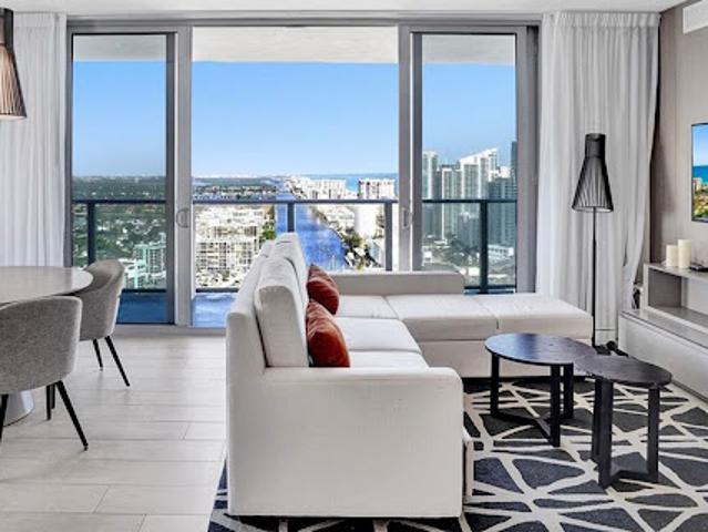 Apartment with pool