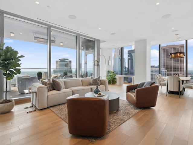 Apartment with pool