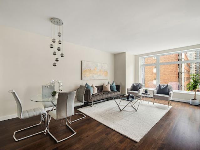 Apartment with pool