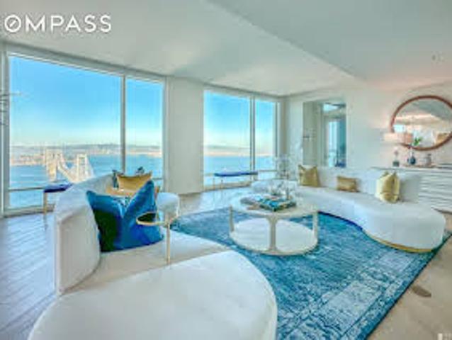 Apartment with pool