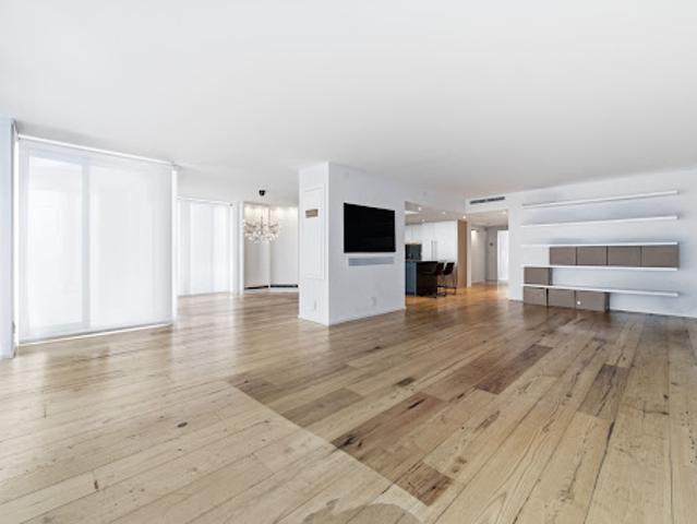 Apartment with pool