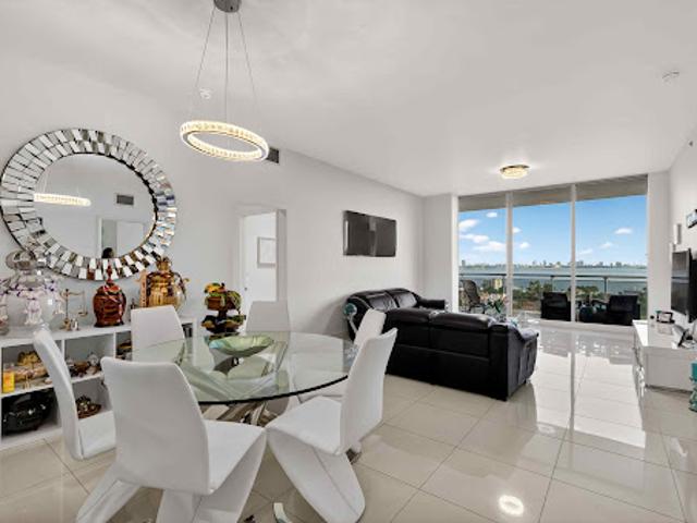 Apartment with pool