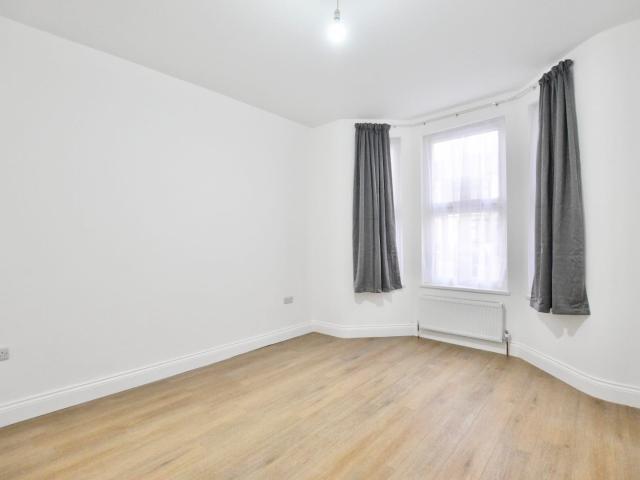 apartment Windsor Road, Ilford, IG1