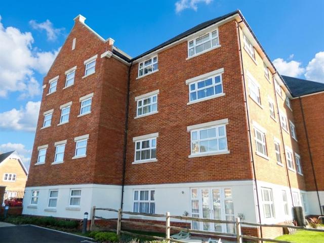 Apartment to let in Arundale Walk, Horsham, RH12 RH12 1QG | Courtney Green