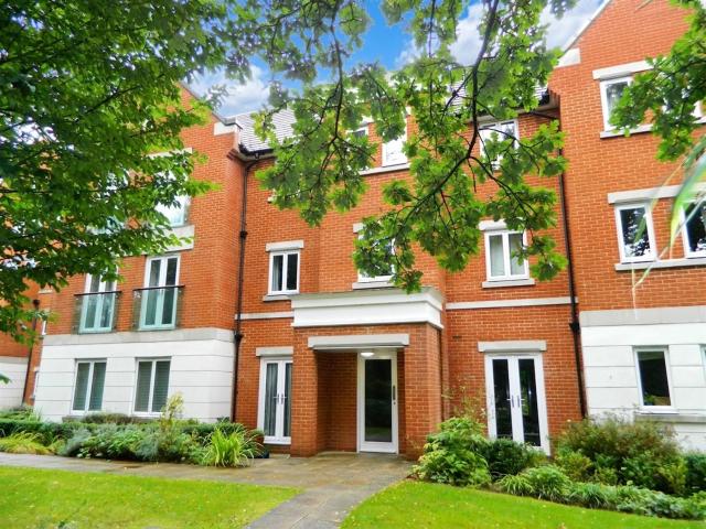 Apartment to let in Comptons Lane, Horsham, RH13 RH13 5DW | Courtney Green