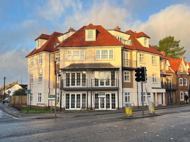 Apartment to let in James Place, 37 North Parade, RH12 RH12 2QR | Courtney Green