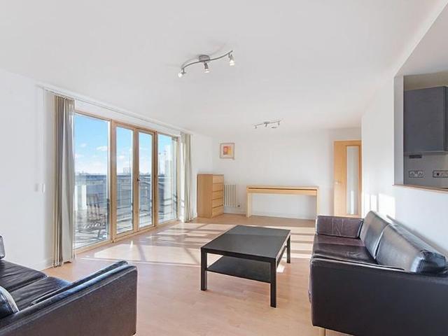 Apartment to let in Western Beach Apartments, E16