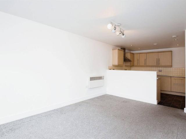 Apartment to Rent: The Atrium, Bury Old Road, Whitefield, M45