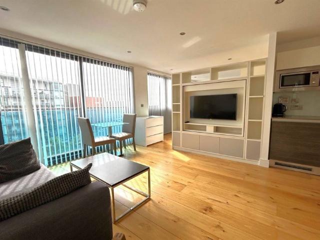 Apartment to Rent: Trident House, Station Road, UB3