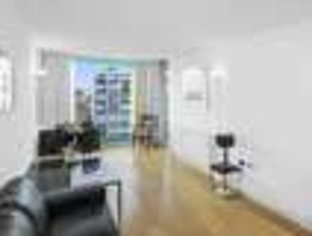 Apartment to Rent: Vantage Building, High Point Village, UB3