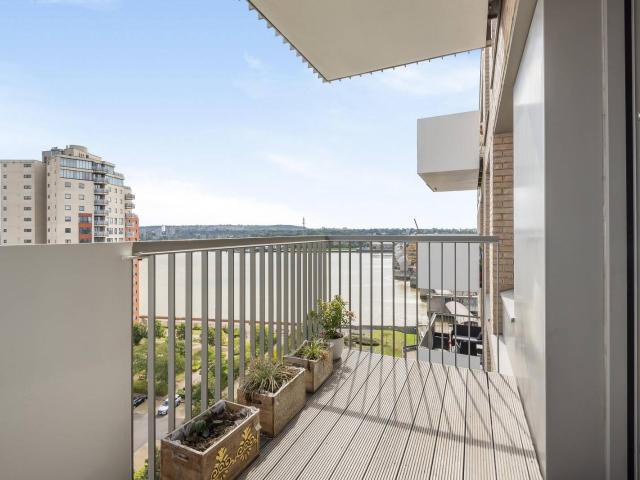 Apartment to Rent: Waterside Heights, Booth Road, London, E16