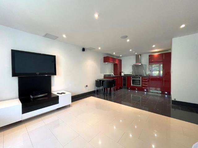 Apartment to rent with 1 bedroom, B10 Chesham Heights, St Monicas Road