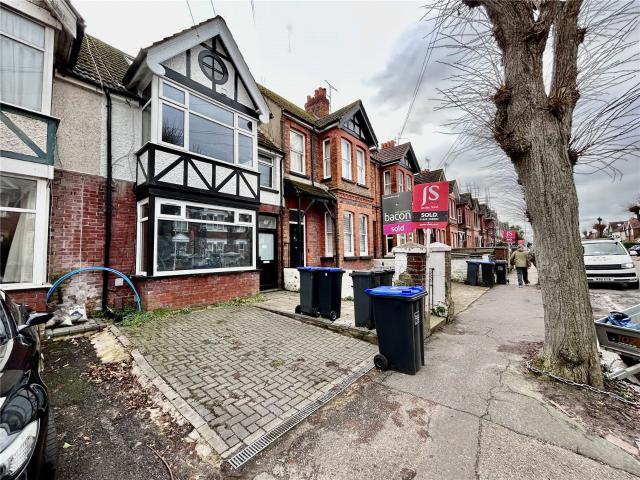 Apartment to rent in 7 Pavilion Road, Worthing, BN14 | Leaders