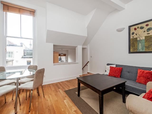 apartment to rent in 137 Earls Court Road, London, SW5