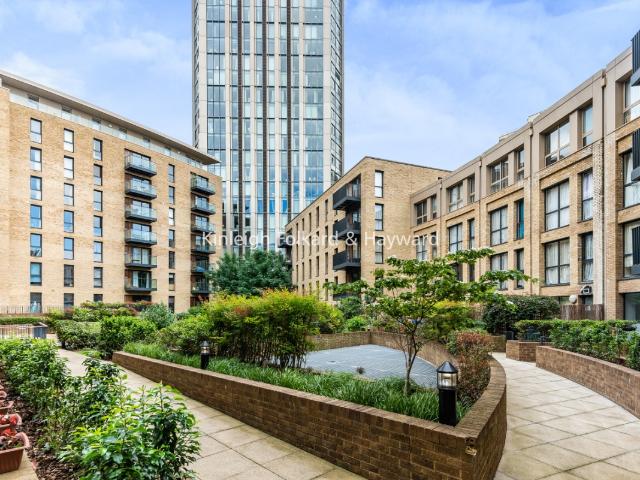 apartment to rent in 17 Albatross Way, Surry Quays, London, SE16