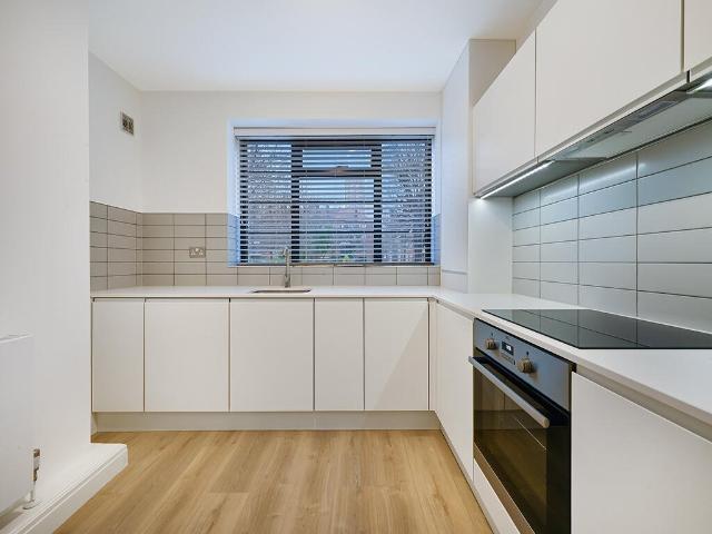 apartment to rent in Thorncroft Street, London, SW8