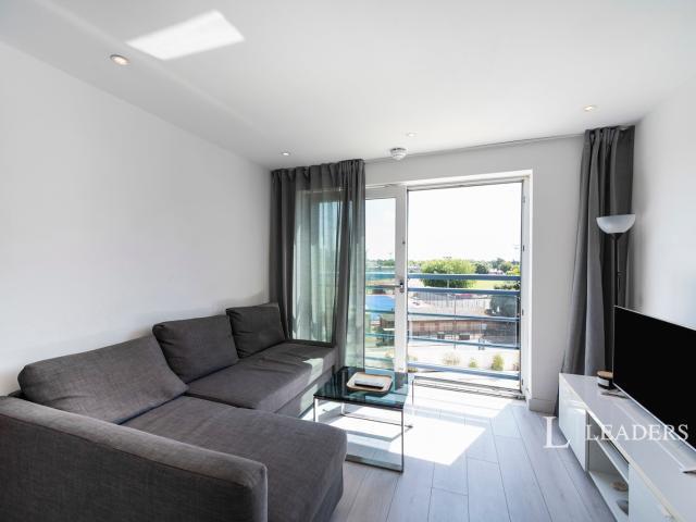 Apartment to rent in The Crescent, Gunwharf Quays, Portsmouth, PO1 | Leaders