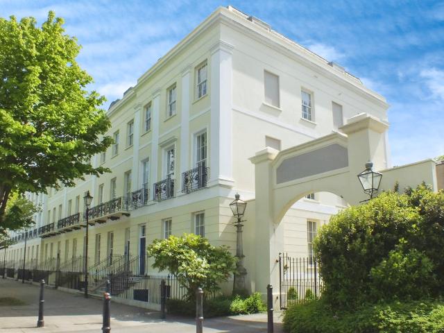 Apartment to rent in The Broad Walk, Imperial Square, Cheltenham, GL50 | Leaders