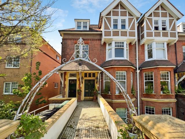Apartment to rent in The Drive, Hove, East Sussex, BN3 | Leaders