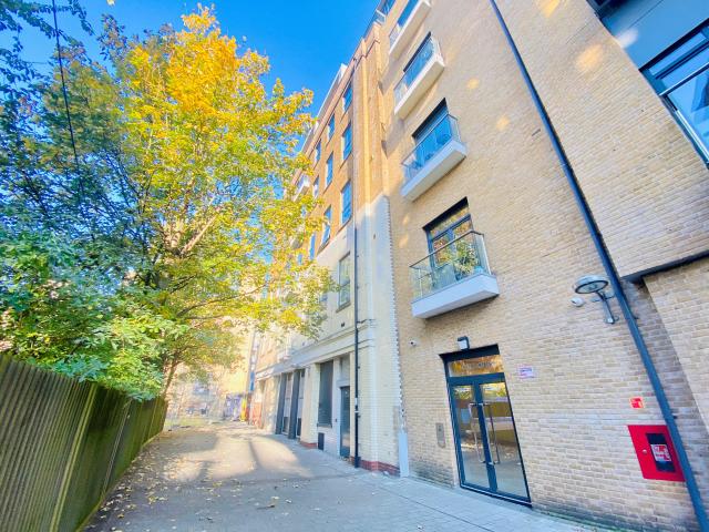 Apartment to rent in The Exchange, 6 Scarbrook Road, Croydon, CR0 | Leaders