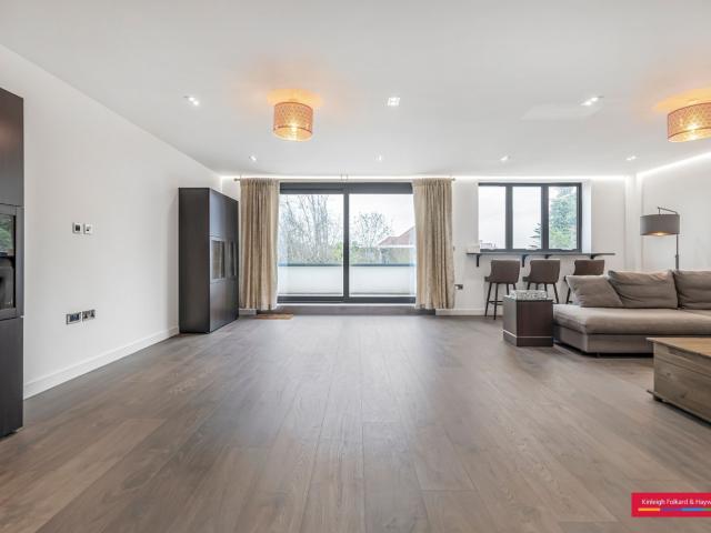 apartment to rent in The Ridgeway, London, NW11