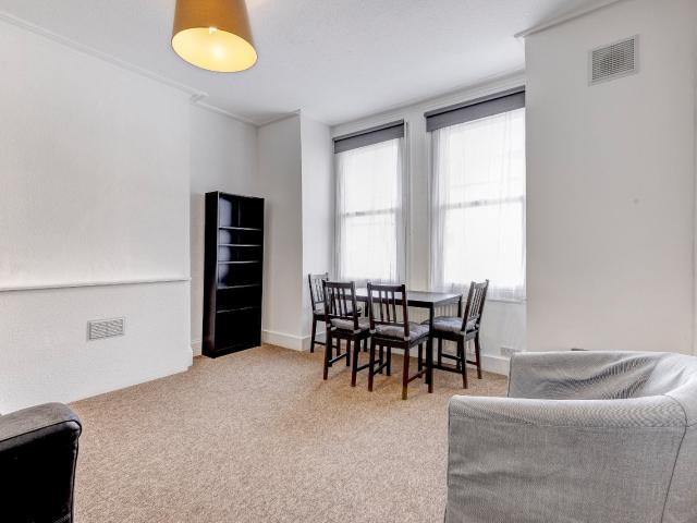 apartment to rent in Theatre Street, London, SW11