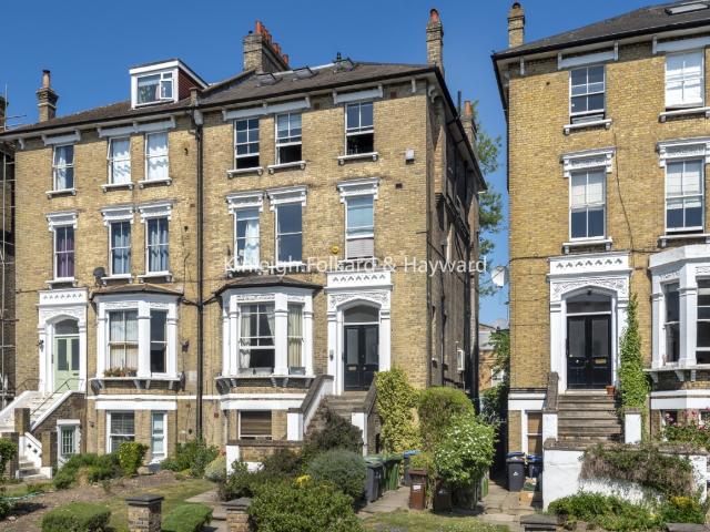 apartment to rent in Thicket Road, London, SE20
