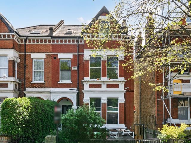 apartment to rent in Thurlow Park Road, West Dulwich, London, SE21