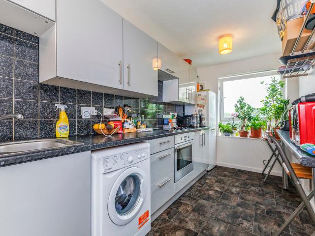 Apartment to rent in Tollbar Court, Sutton, SM2 | Leaders